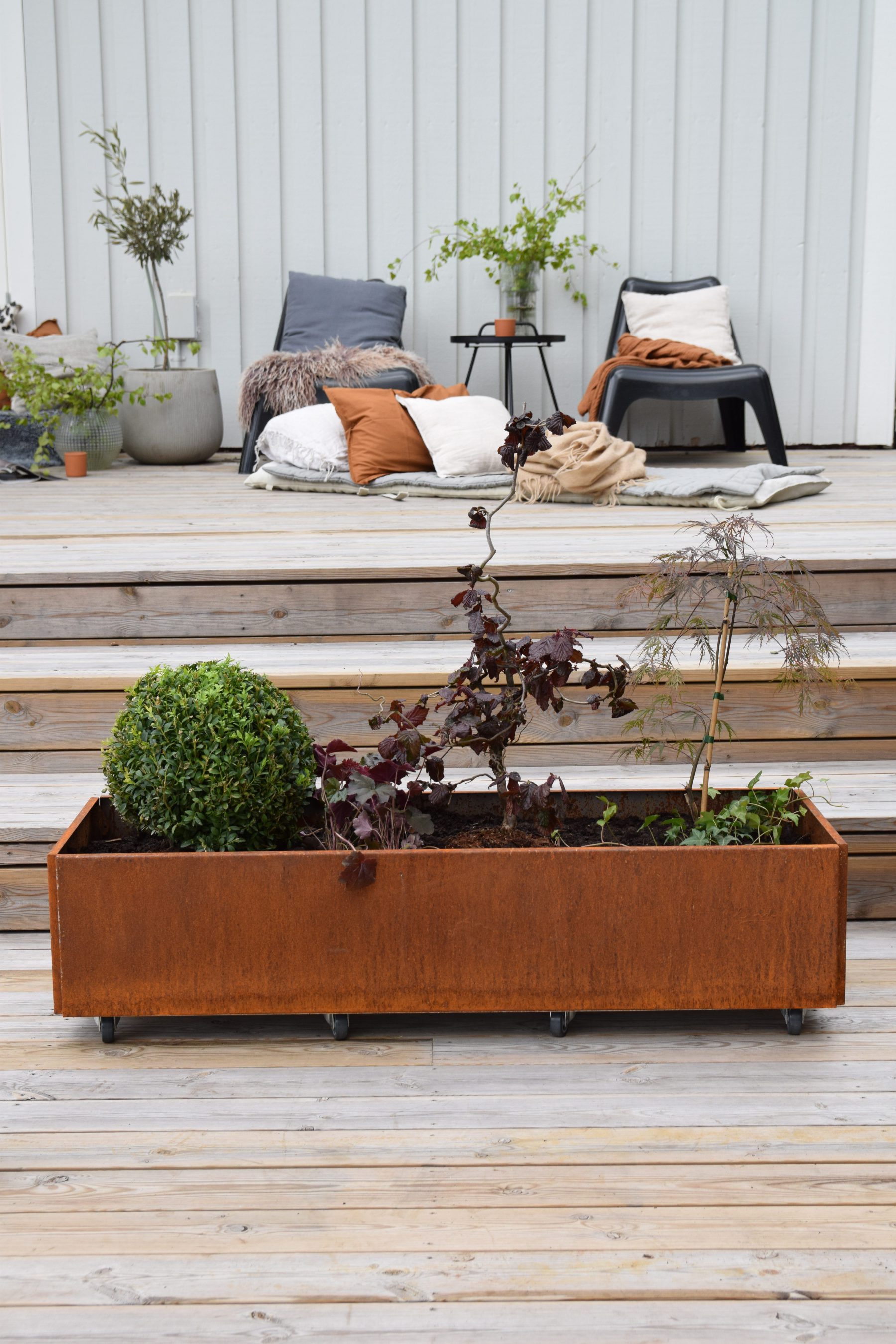 Inred altanen med planteringar - Scandinaviangrey